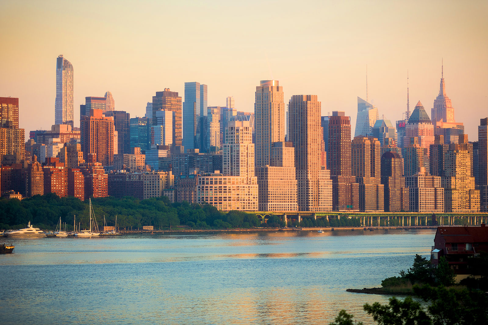 Hotel in NYC Area | Hotel in New Jersey | Courtyard Edgewater Nyc Area